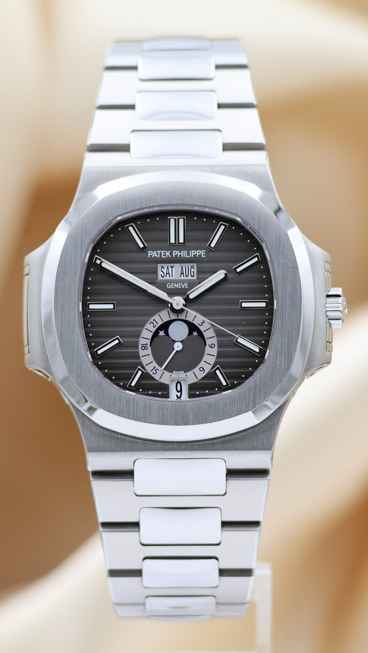 Patek Philippe Nautilus Annual Calendar Mondphase Stahl Schwarz 5726/1